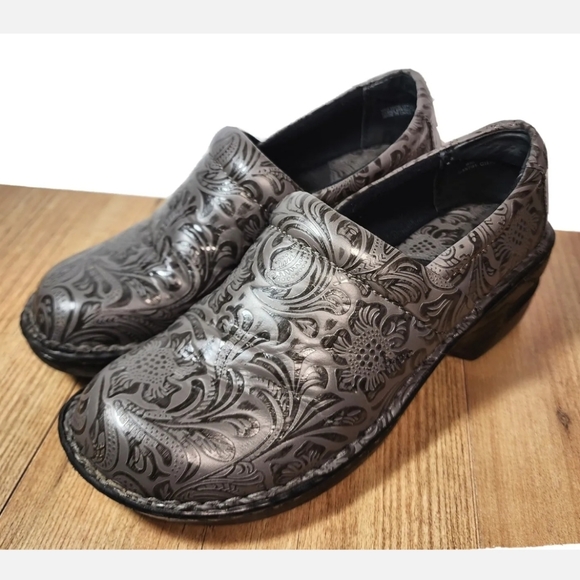 b.o.c. | Shoes | Boc Born Womens Clogs Size 8m Gray Black Embossed ...